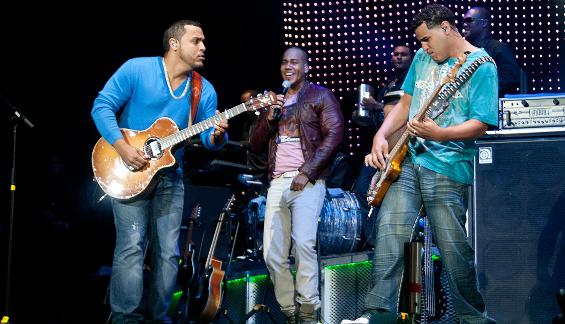 Bachata y sus cantantes más importantes en fotos